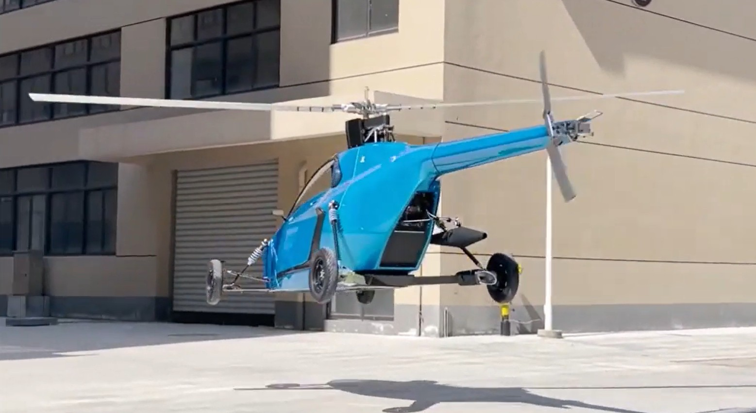 ÔTÔ BAY GIỐNG TRỰC THĂNG CÓ THỂ CHẠY TRÊN ĐƯỜNG PHỐ
